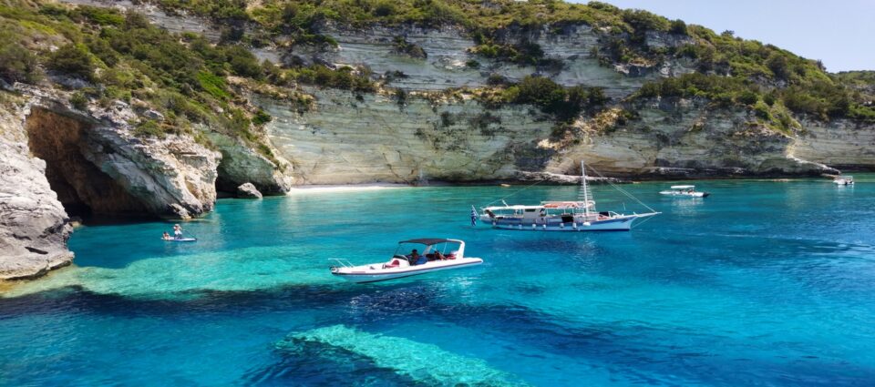 BOAT TRIP TO PAXOS-ANTIPAXOS-BLUE CAVES | Parga Greece